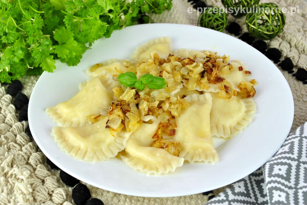 Pierogi ruskie – tradycyjny, domowy przepis - SuperPrzepis.pl