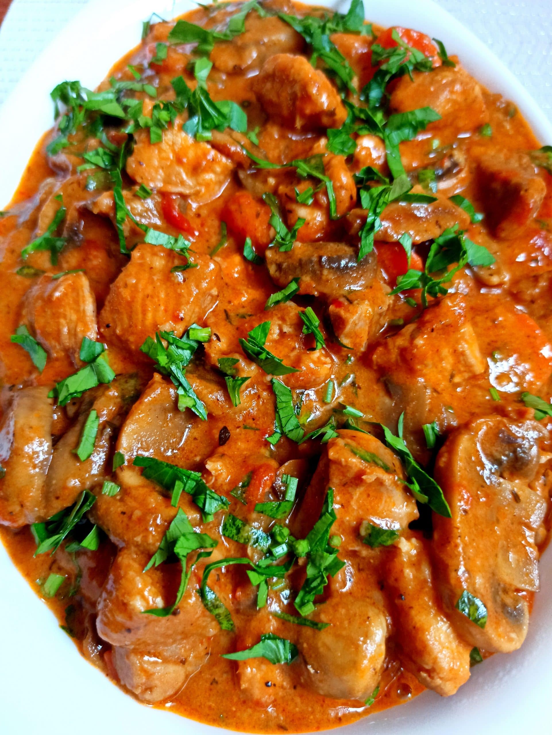 Gulasz wołowy z marchewką i pieczarkami - SuperPrzepis.pl