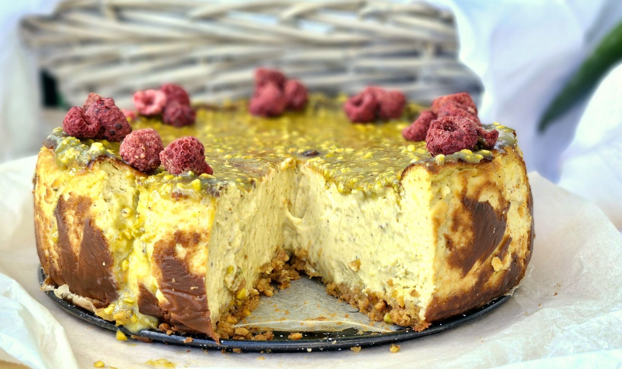 Sernik baskijski pistacjowy - SuperPrzepis.pl