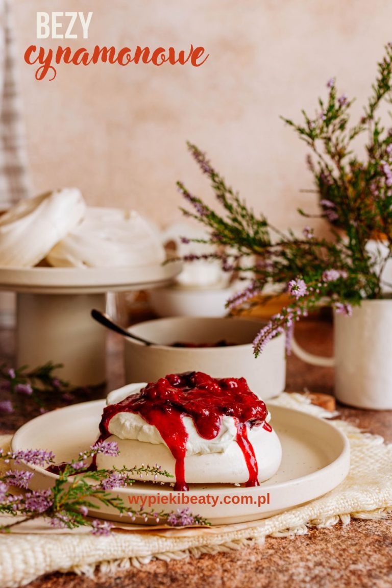 Cynamonowe bezy ze śliwkami - SuperPrzepis.pl